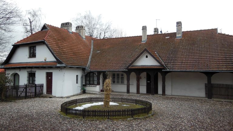 Change of neighborhood. A walk through the village of Bronowice Małe ...