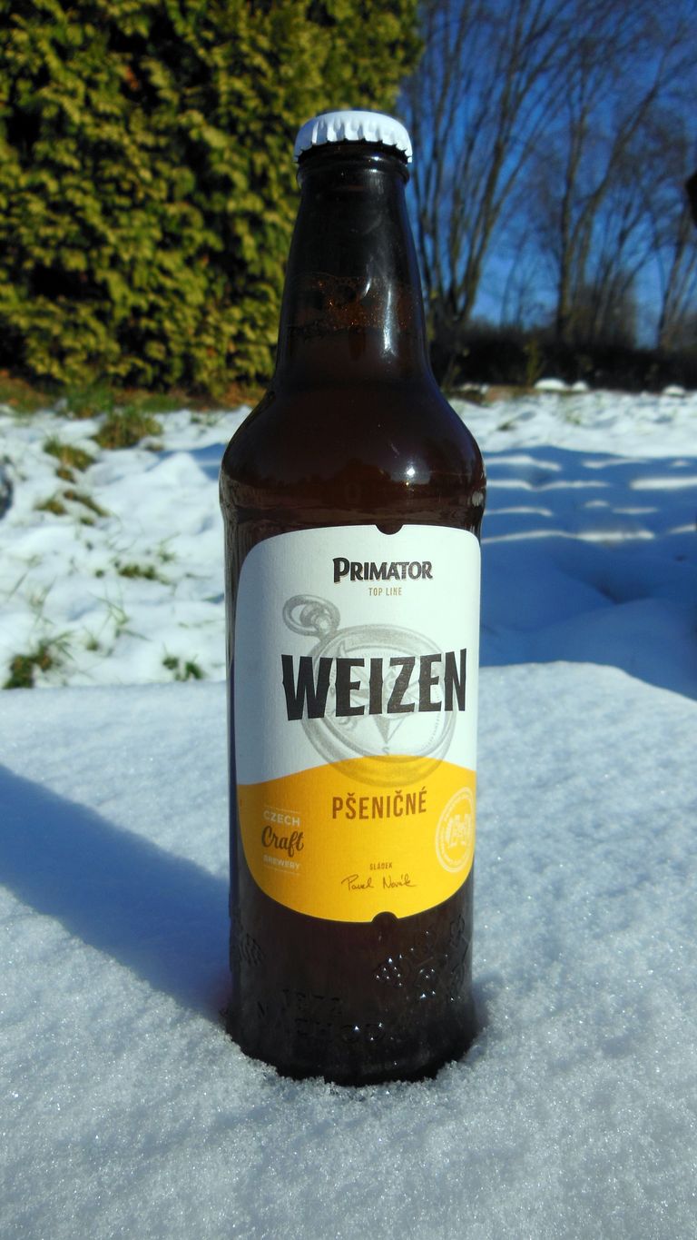 Primator Weizen - Bavarian pork knuckle in good company