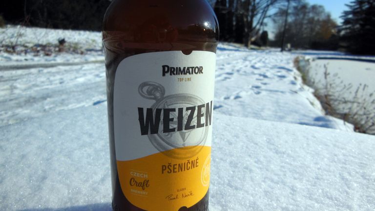 Primator Weizen - Bavarian pork knuckle in good company