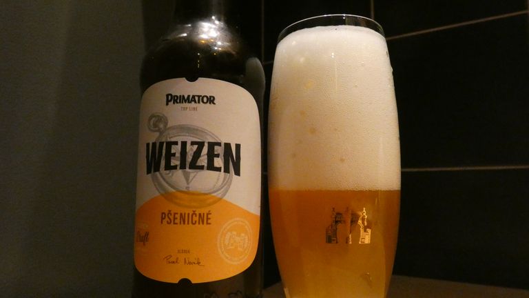 Primator Weizen - Bavarian pork knuckle in good company
