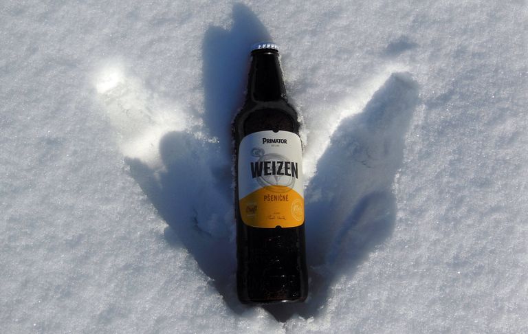 Primator Weizen - Bavarian pork knuckle in good company